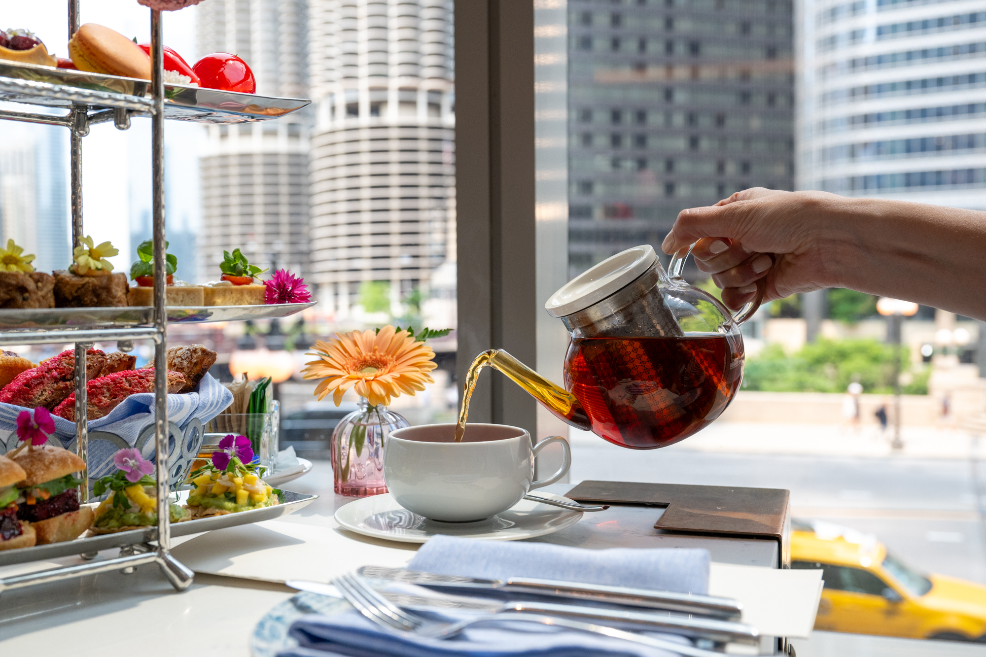 Visit Our Chicago Rooftop Bar - Drinks & Dining With A View