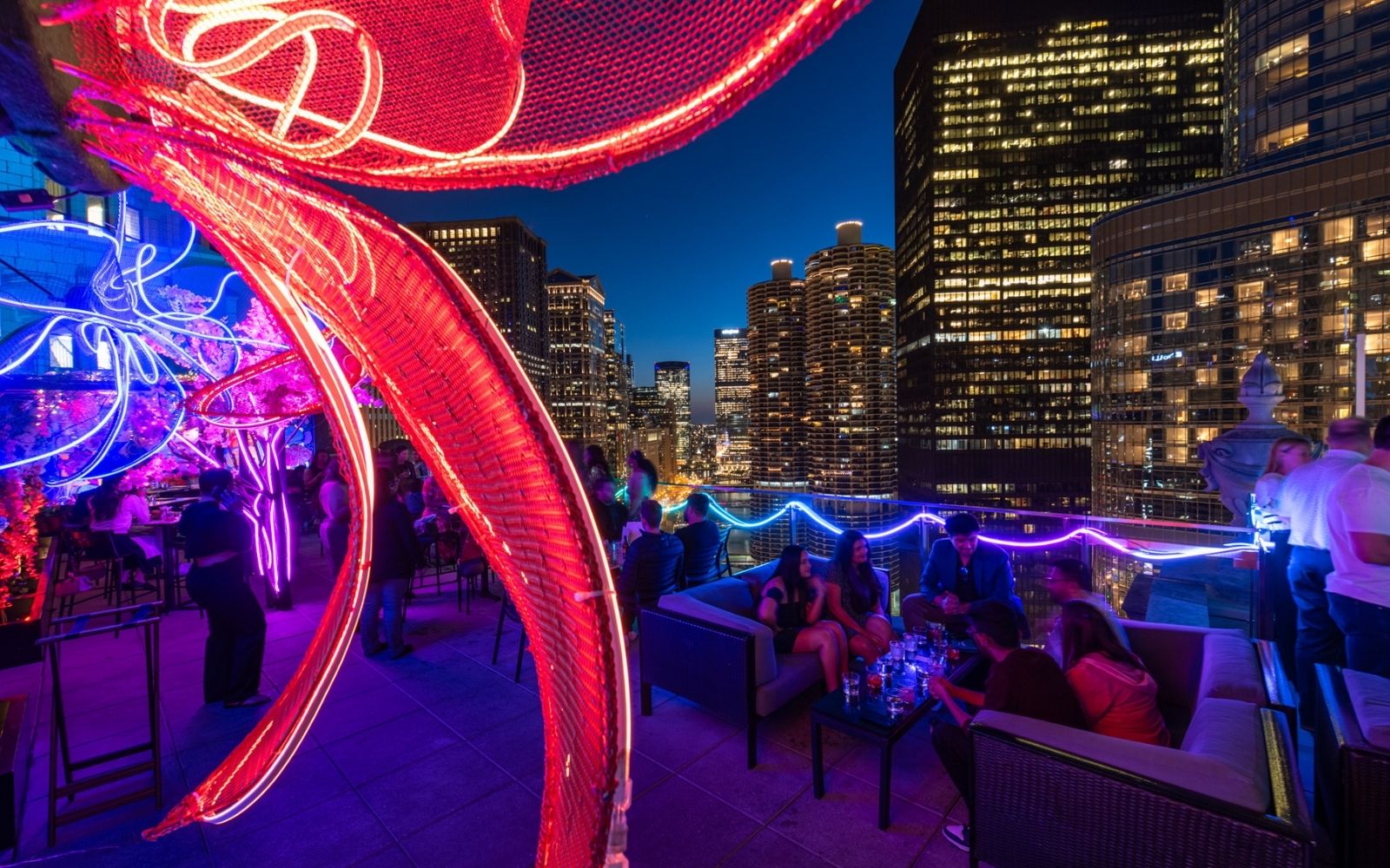 Visit Our Chicago Rooftop Bar - Drinks & Dining With A View