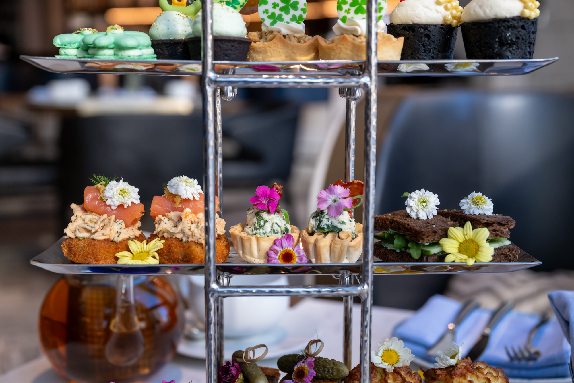 Visit Our Chicago Rooftop Bar - Drinks & Dining With A View